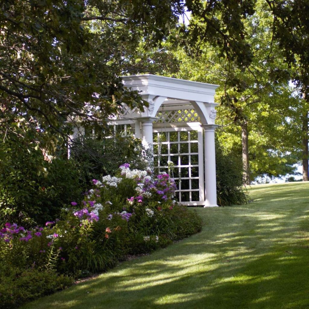 Custom Arbor Builders | Craiger Custom Design